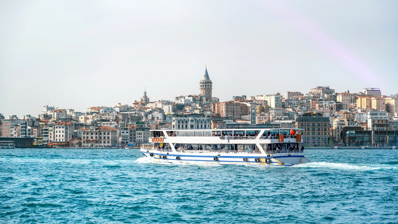 Istanbul Boat Tours: A Luxurious Experience Between Continents